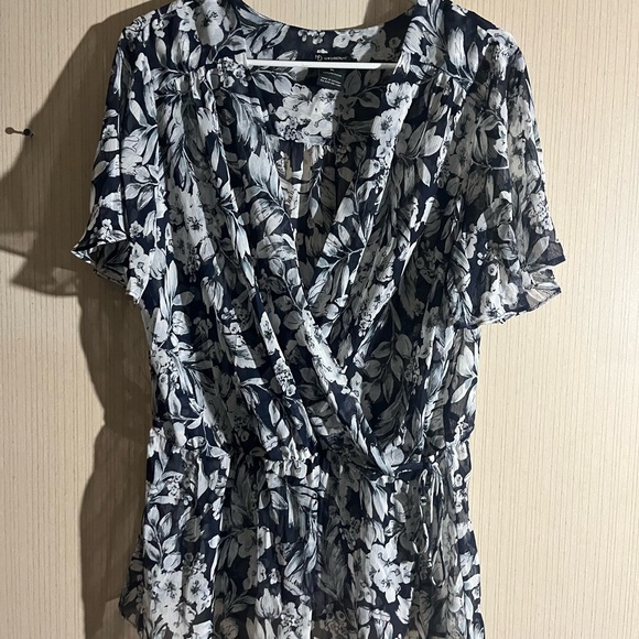 new directions | Tops | New Directions Black And White Floral Blouse ...